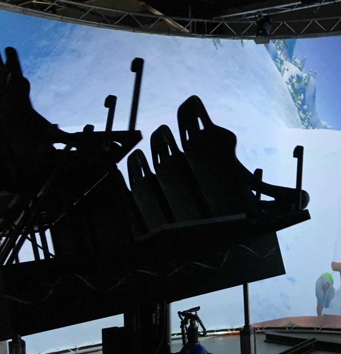 Flying Theater | Publikums-Magnet für Messen, Events & Parks | aufwind ...